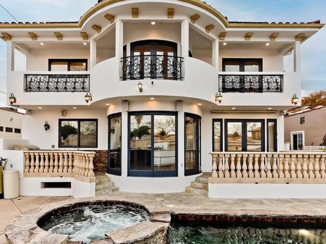 6 BR, 7.5 BA Apartment 332 S Almont Dr Beverly Hills, CA 90211