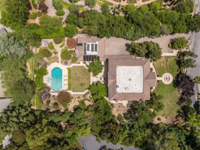 6 Br, 7 bath, Single Family 90 Broadacres Rd