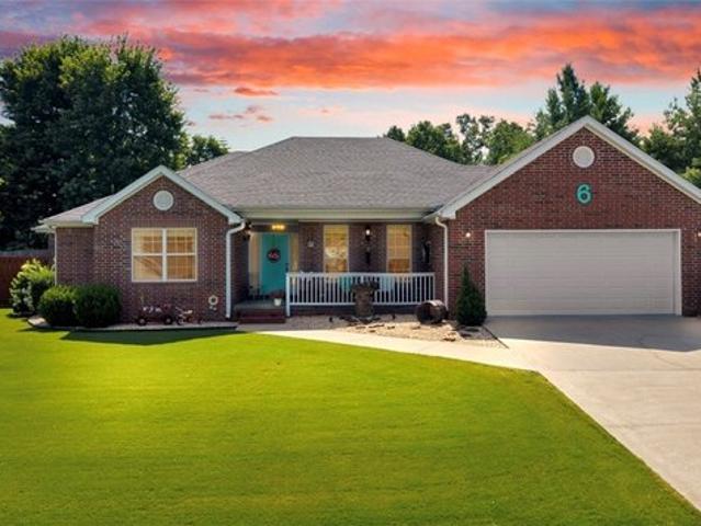 6 Breeghle Ln, Bella Vista, AR 72714