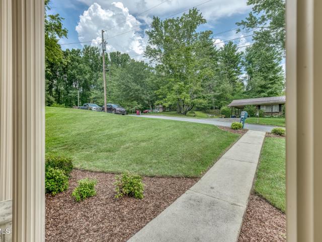 6 Bridgewood Court