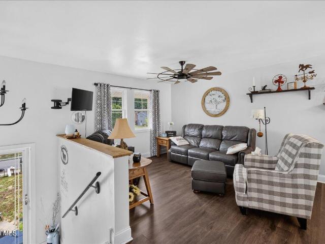 6 Curt Boulevard