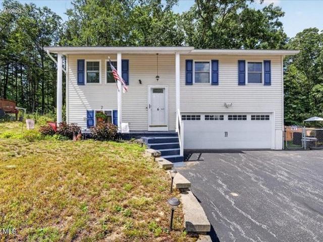 6 Curt Blvd, Saratoga Springs, NY 12866