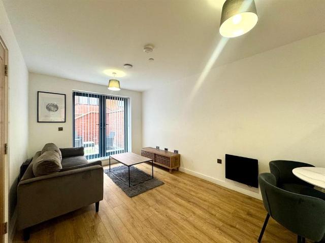 6 Camden Drive, Birmingham B1 1 bed apartment to rent £1,050 pcm £242 pw
