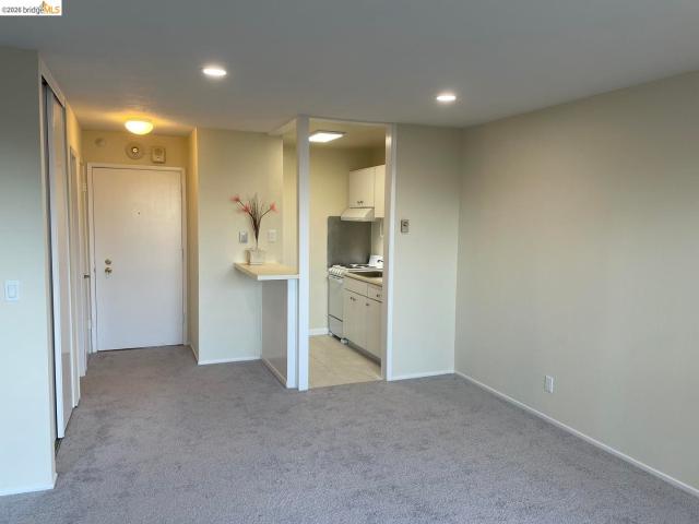 6 Captain Dr, Unit E242, Emeryville, CA 94608 | MLS #41122 | Compass
