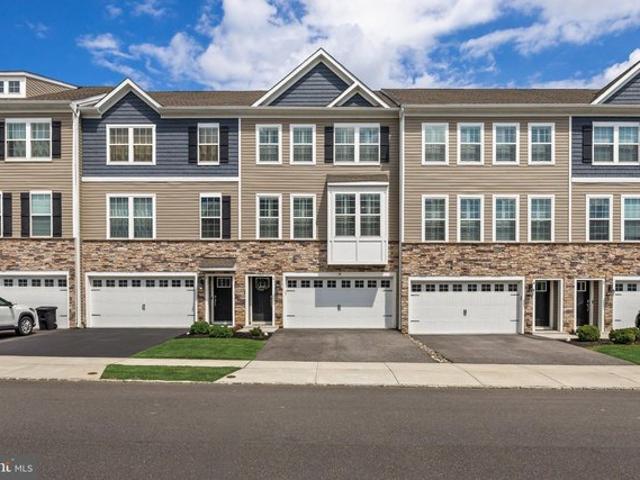 6 Cardinal Way, Mount Laurel, NJ 08054