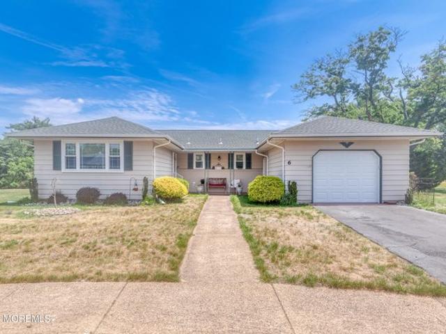 6 Carrazal Ct, Toms River, NJ 08757