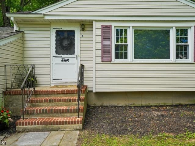 6 Cedar Terrace