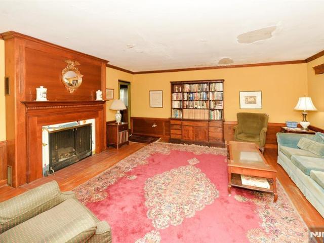 6 Central Avenue