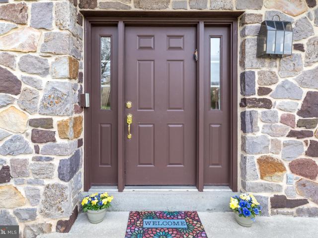 6 Chase Cir, Fort Washington, PA 19034 | Compass
