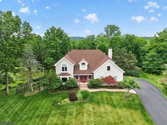 6 Chaucer Dr, Clinton Township, NJ 08801