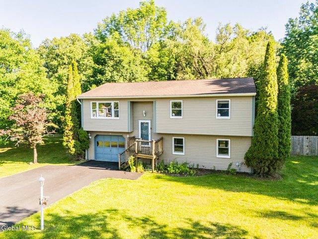 6 Chesterwood Ct, Ballston Spa, NY 12020