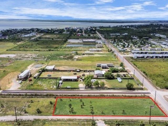 6 Cindy Palmer Ln, Dickinson, TX 77539
