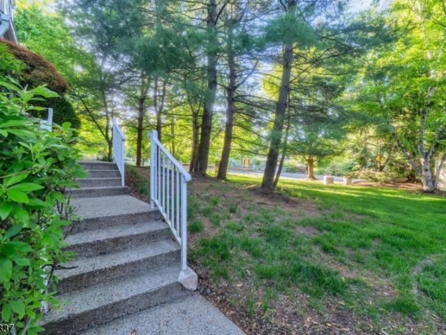 6 Clark Ct