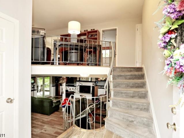 6 Cooper Dr