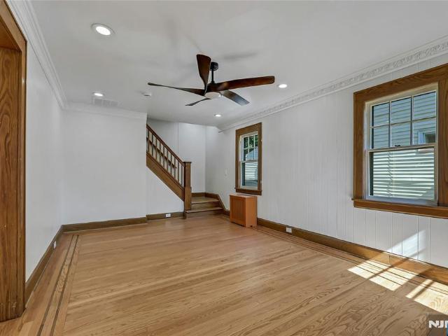 6 Colonial Court