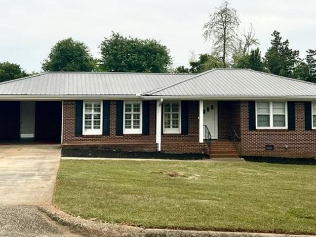 6 Colonial Dr, Newnan, GA 30263