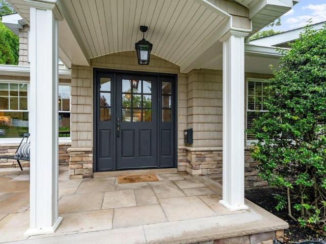 6 Colonial Gate