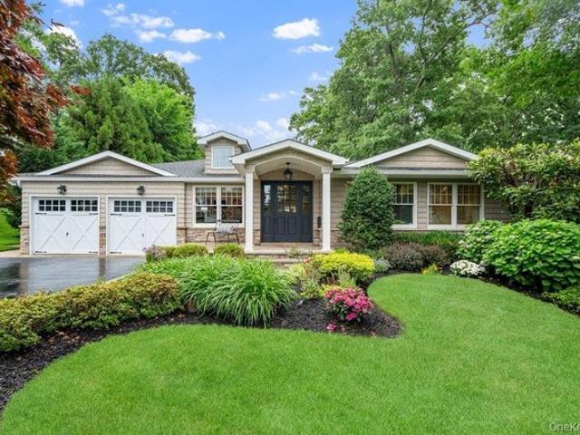 6 Colonial Gate, Plainview, NY 11803