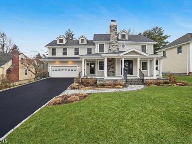 6 Colony Dr, North Caldwell, NJ 07006