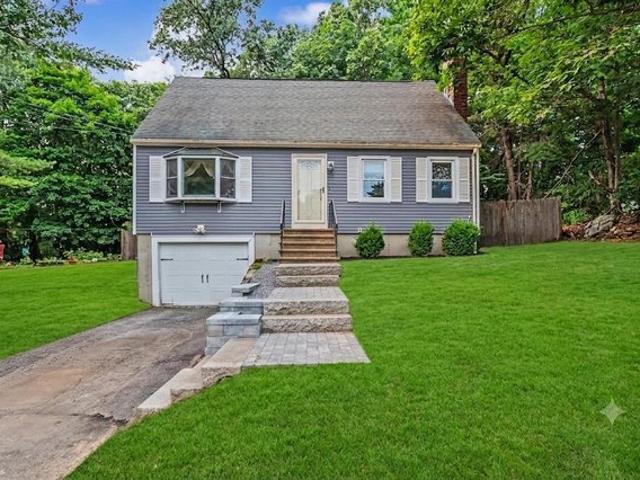 6 Colleen Rd, Nashua, NH 03062