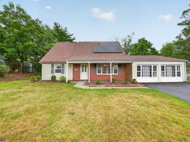 6 Concord Dr, Franklin Twp, NJ 08873