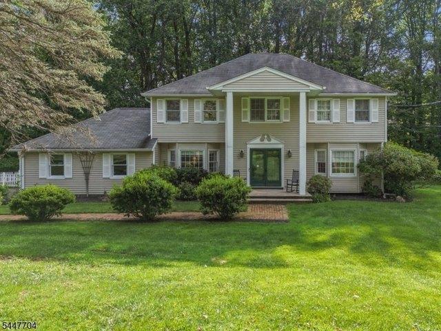 6 Cowie Rd, Chester Township, NJ 07930