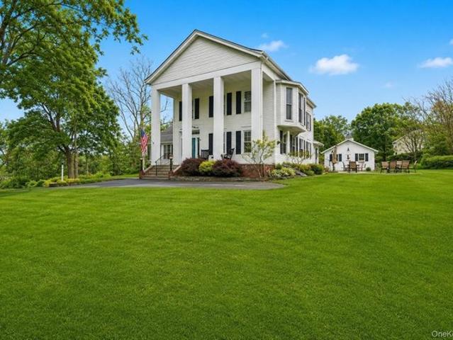 6 Country Club Rd, Hopewell Junction, NY 12533