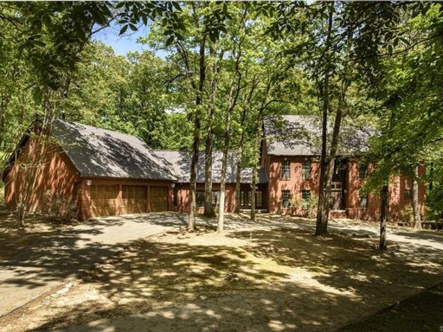 6 Country Oaks Dr, Little Rock, AR 72223