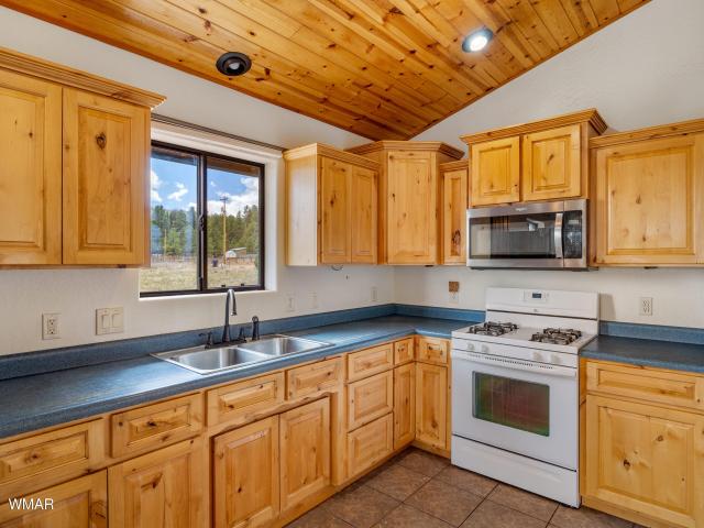6 County Road 2099