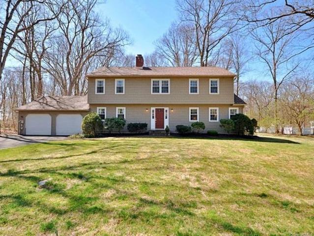 6 Crabapple Ln, Newtown, CT 06482