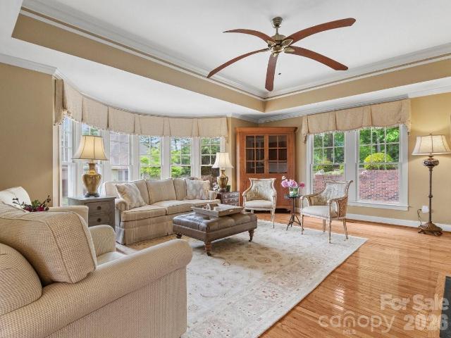 6 Creekside Way