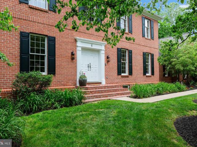 6 Creekwood Drive