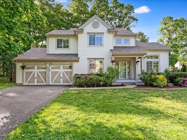6 Crestwood Cir, Mount Olive Township, NJ 07828