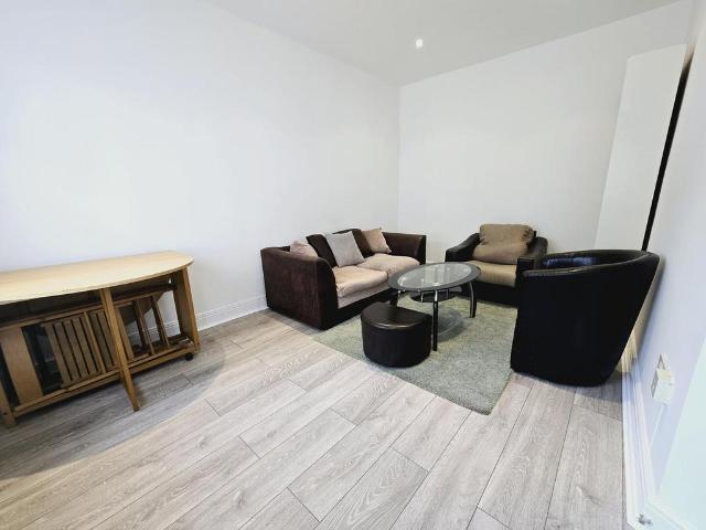 6 Critiren Mews, Archway 3 bed mews to rent £3,075 pcm £710 pw