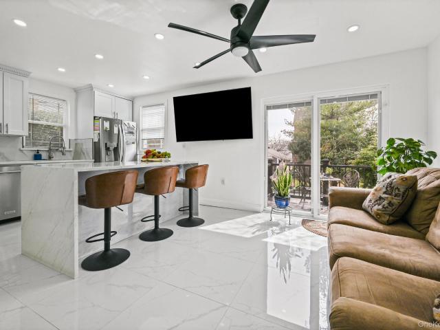 6 Dubonnet Road