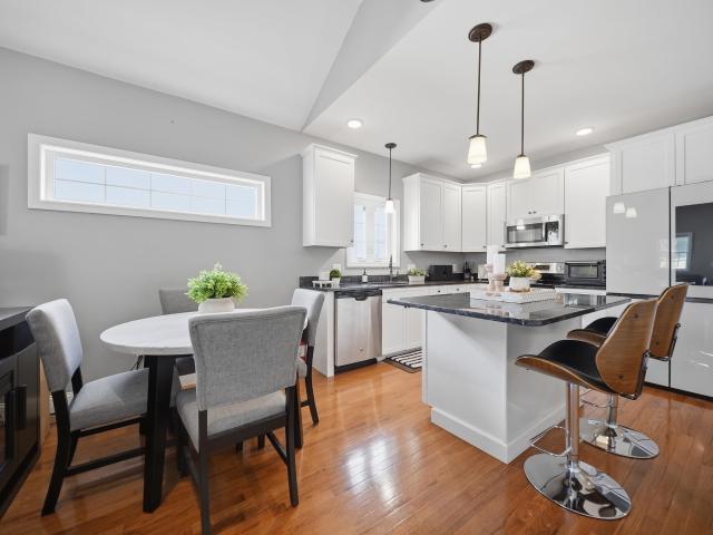 6 Dunstable Circle