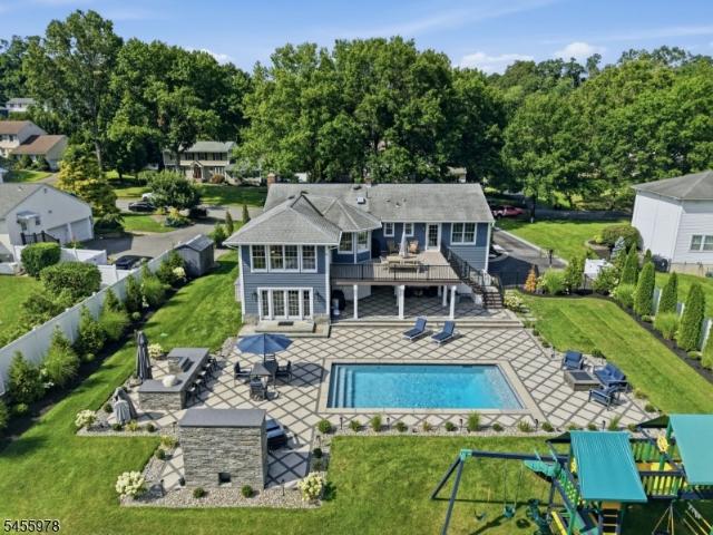 6 Dahl Dr