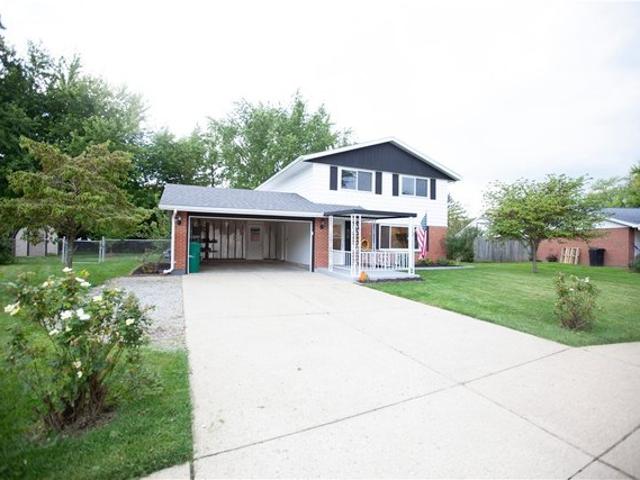 6 Danzig Ln, Fairborn, OH 45324