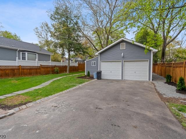 6 Dawes Ave