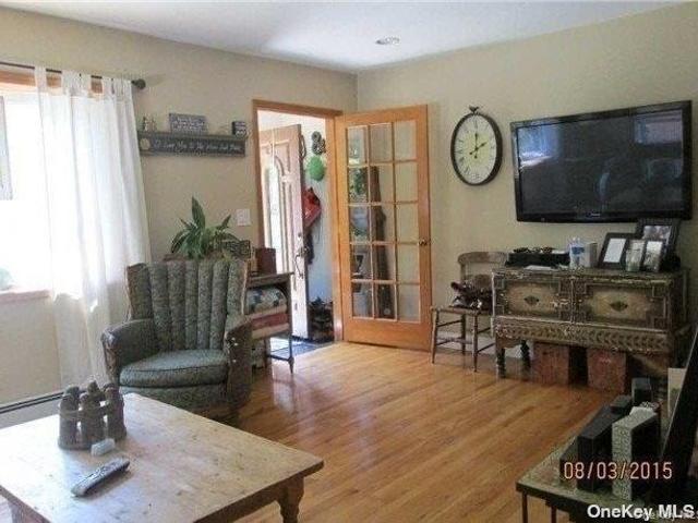 6 Dawes Avenue
