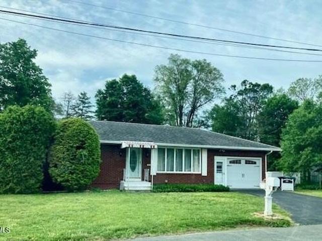 6 Deerwood Dr, Colonie, NY 12205