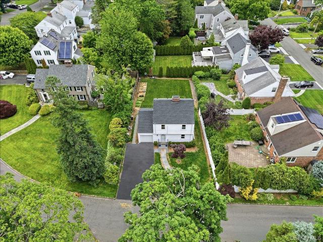 6 Deerfield Avenue