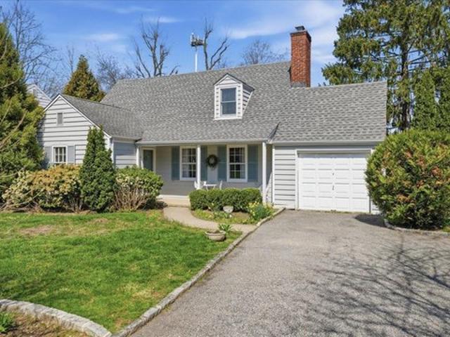 6 Derby Rd, Port Washington, NY 11050