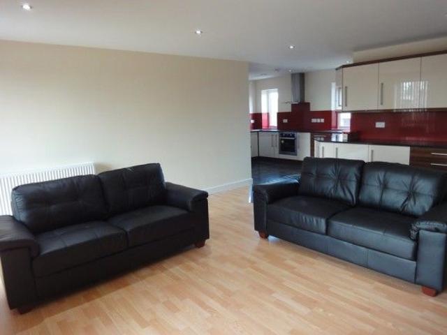6 Double Bed Apartment in Fantastic Location