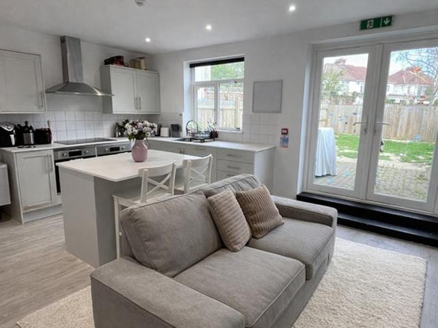 6 Double Bedroom Student Home