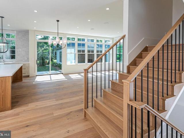 6 Evelyn Place