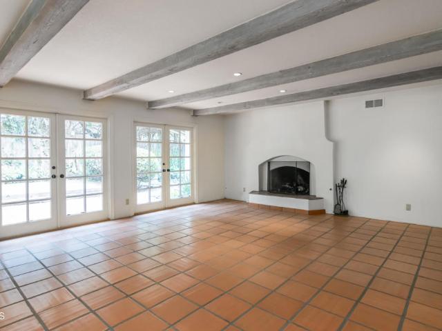 6 E Constance Avenue