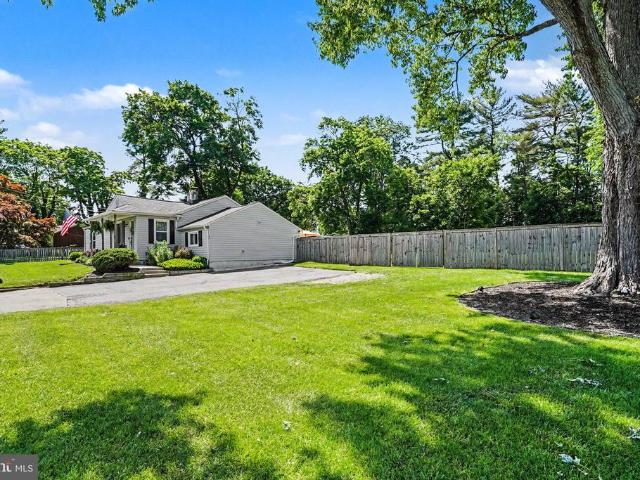 6 E Macphail Road