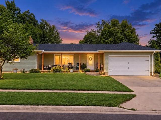6 E Silver St, Wapakoneta, OH 45895