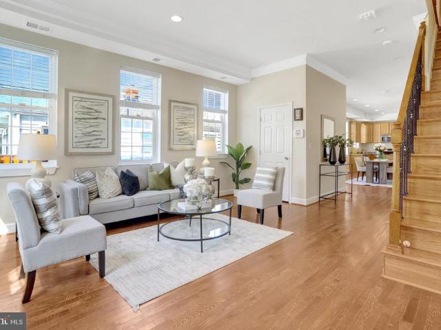 6 E Reed Avenue